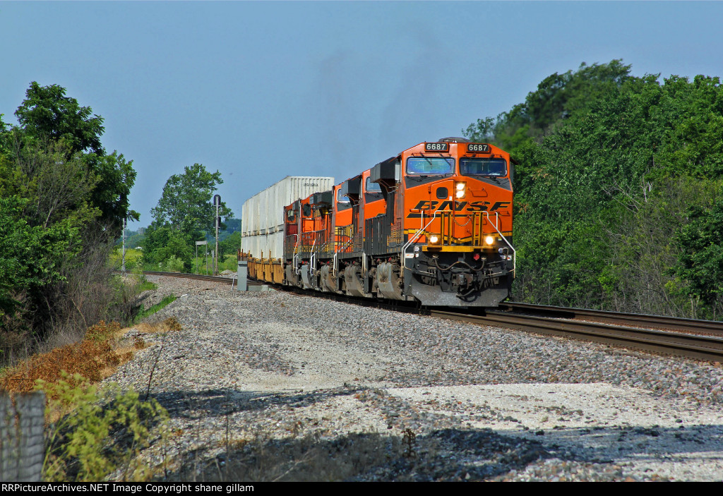 BNSF 6687 Sits waiting on the main.